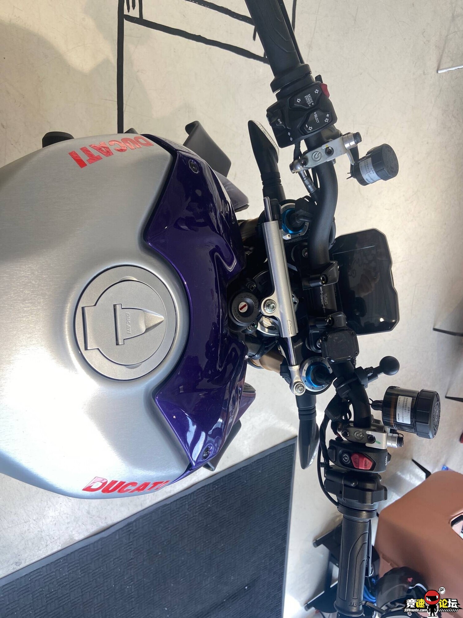 22年街霸v4s-竞速车友会 - 591moto