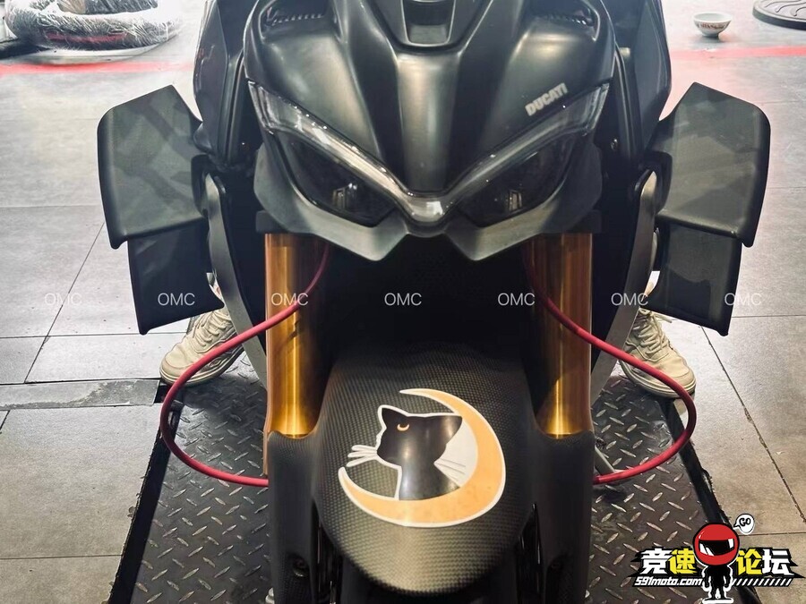 『OMC摩托车改装俱乐部』街霸V4S全车粉色HEL钢喉完工-竞速车友会 - 591moto